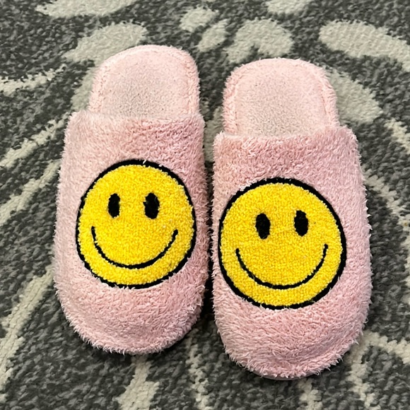 Justice | Shoes | Smiley Face Slippers | Poshmark